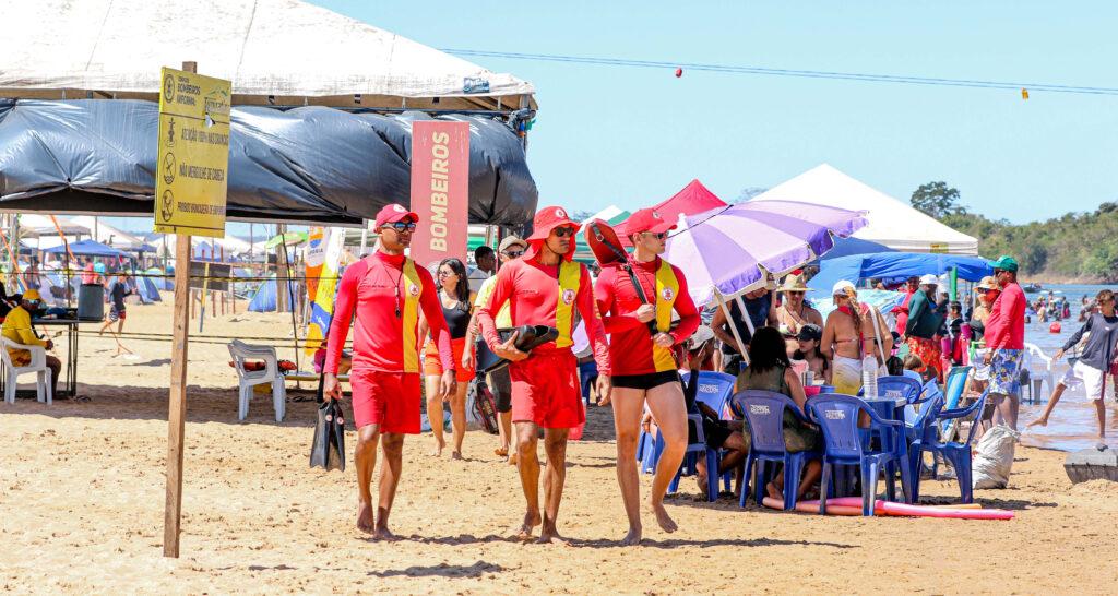 Temporada de praia: bombeiros militares atenderam 77 praias e ...
